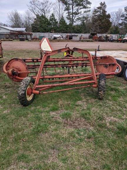 NEW IDEA SIDE DELIVERY RAKE - EK Auctioneers LLC