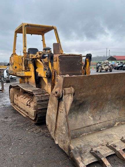 JOHN DEERE 655 CRAWLER LOADER - EK Auctioneers LLC