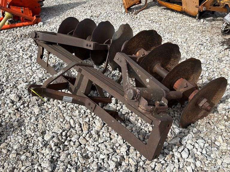 8 DISC CUTTING HARROW 3PT - EK Auctioneers LLC