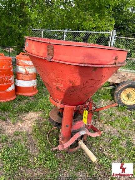 3 PT FERTILIZER SPREADER - EK Auctioneers LLC