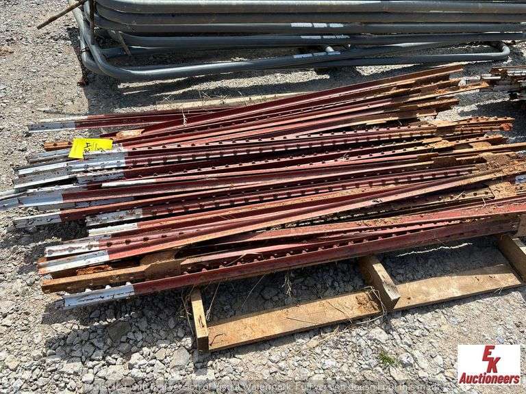 PALLET OF 6.5' USED T-POSTS - EK Auctioneers LLC