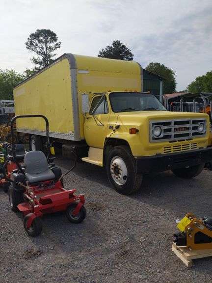 1987 GMC C7000 24' BOX TRUCK - EK Auctioneers LLC