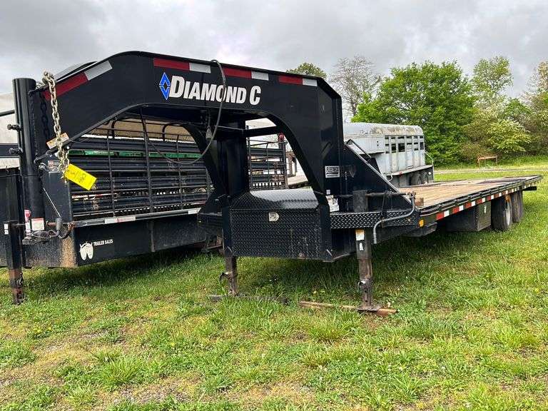 2019 DIAMOND C 32' GN FLATBED TRAILER - EK Auctioneers LLC