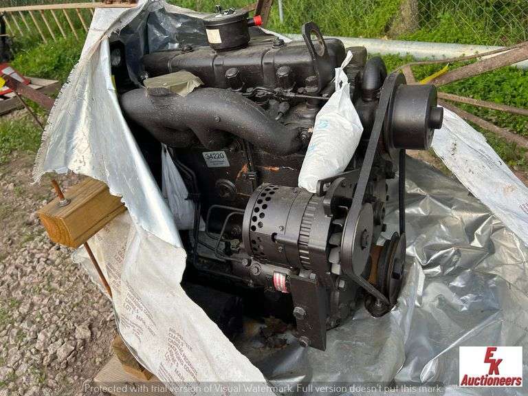 (UNUSED) WHITE DIESEL ENGINE-- BUSTED BLOCK - EK Auctioneers LLC