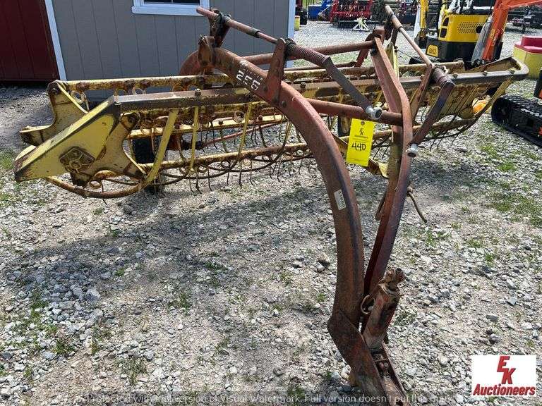 NEW HOLLAND 256 HAY RAKE - EK Auctioneers LLC