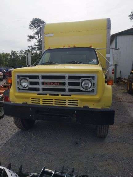 1987 GMC C7000 24' BOX TRUCK - EK Auctioneers LLC