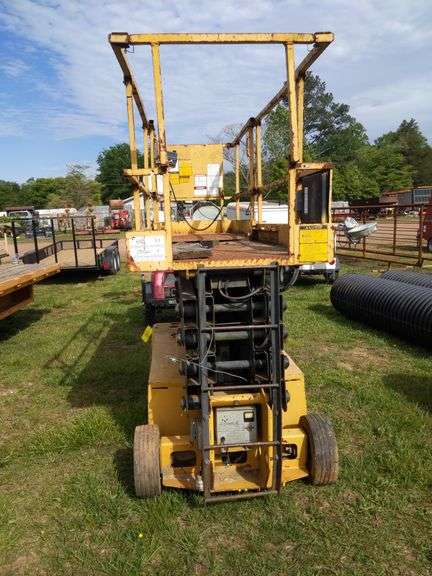 MAXIM SM3146E MANLIFT - EK Auctioneers LLC