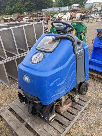 CHARIOT I SCRUB FLOOR MACHINE - EK Auctioneers LLC