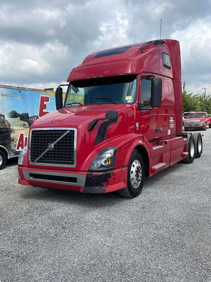 2013 VOLVO D13 - EK Auctioneers LLC