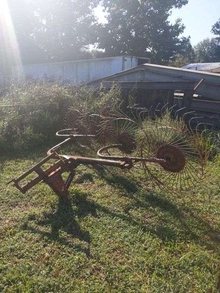 4 WHEEL HAY RAKE - EK Auctioneers LLC