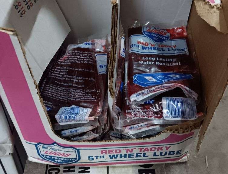 Red N Tacky 32 x 2.5oz Packets, 32 times the money - ELCO Auctions