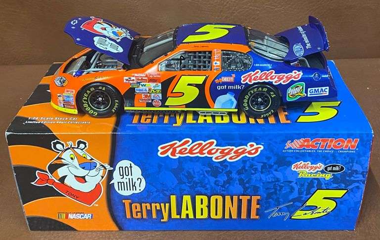NASCAR Terry Labonte #5 Kellogg's "Got Milk" Car - ELCO Auctions