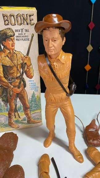 Vintage Daniel Boone figure in box - Elkader Auction House