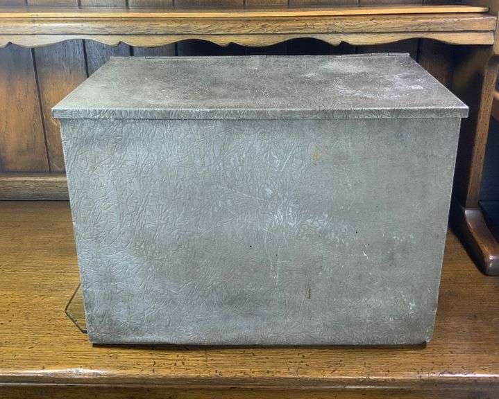 Vintage Galvanized Dairy Insulated Porch Milk Box & Three glass Dairy ...