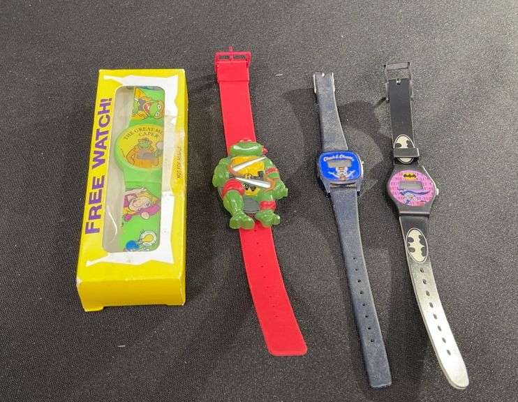 (4) Watches: Batman, Chuck E. Cheese, Teenage Mutant Ninja Turtle ...