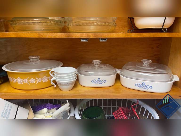 (4) Corning Ware & Pyrex Cassarole Dishes & 5 Corelli Cups - Estate Details