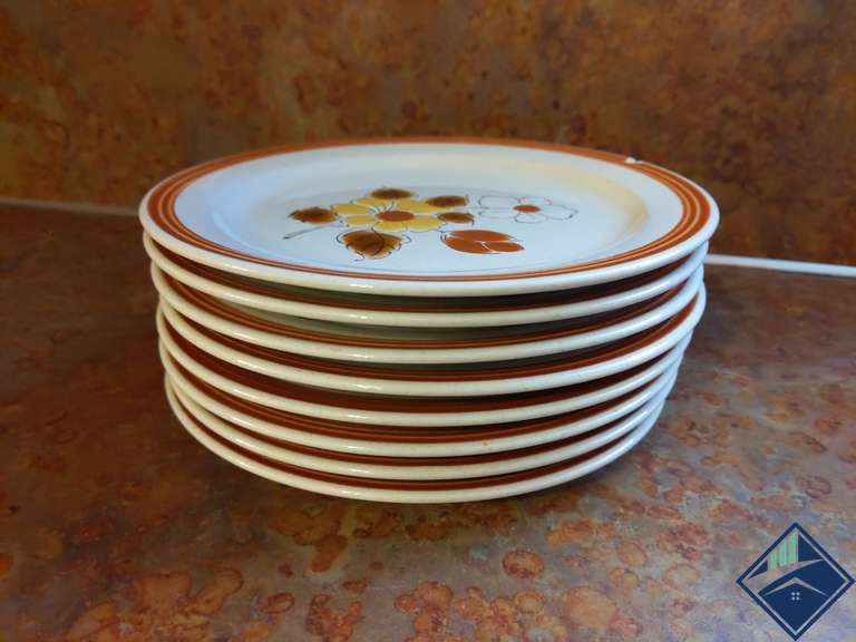 My Clements Pottery Dinnerware Set - Estate Details