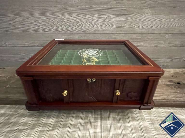 Beautiful Wooden Coin Collectors Box With Original Keys - Estate Details