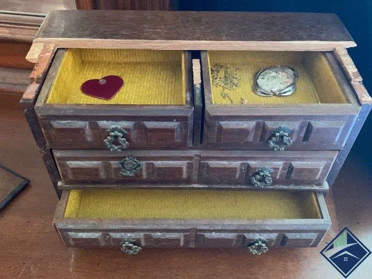 Black Hills Gold Jewelry & Broken Jewelry Box - Estate Details