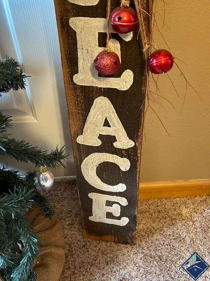 Small Christmas Tree & Signs - Estate Details