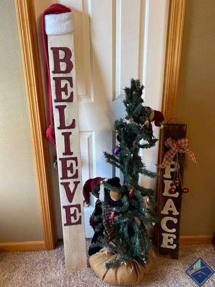 Small Christmas Tree & Signs - Estate Details
