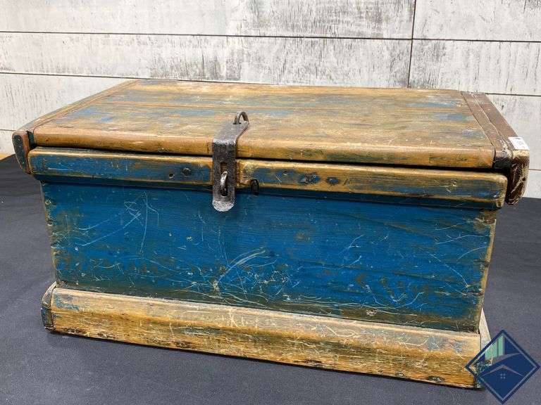 Wooden Trunk - Estate Details