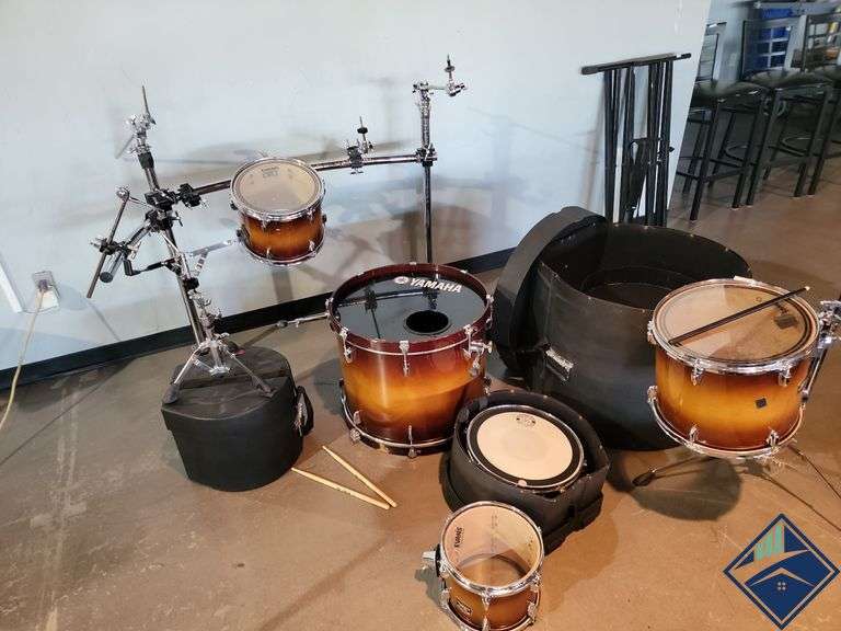 Yamaha Tour Custom Drum Set with Stand and Drum Boxes - Estate Details