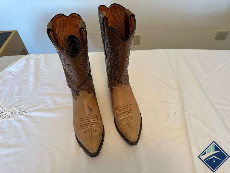 Cowboy Boots Made in Spain Size Y8 - Estate Details