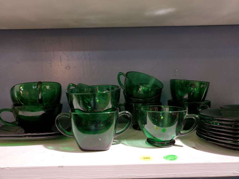 Vintage Green Dinnerware - Estate Sales RVA