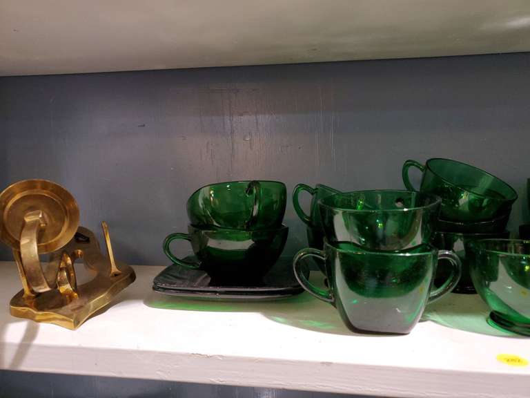 Vintage Green Dinnerware - Estate Sales RVA