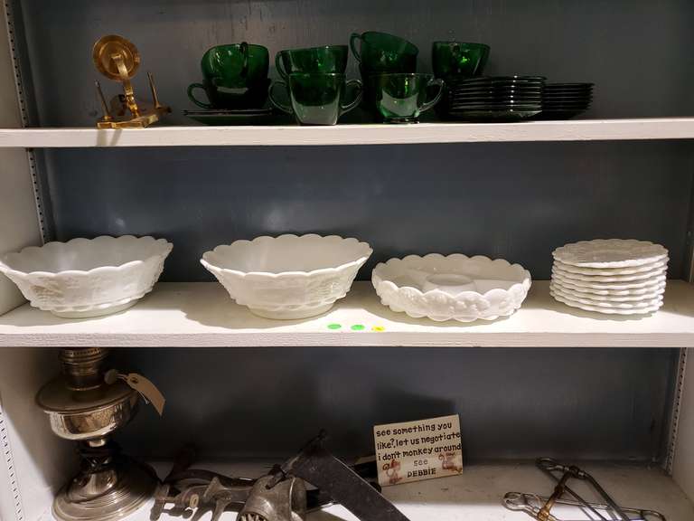 Misc Dinnerware (Middle Shelf) - Estate Sales RVA