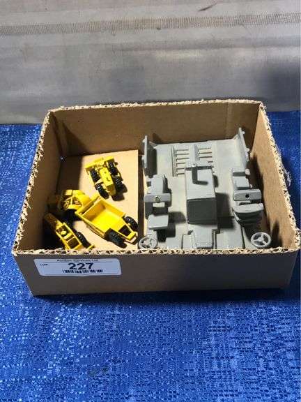 Vintage construction toys - Auction Services LTD