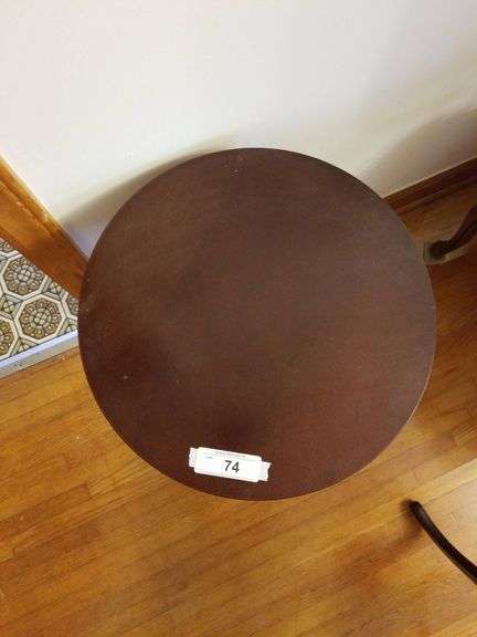 Small table - Auction Services LTD