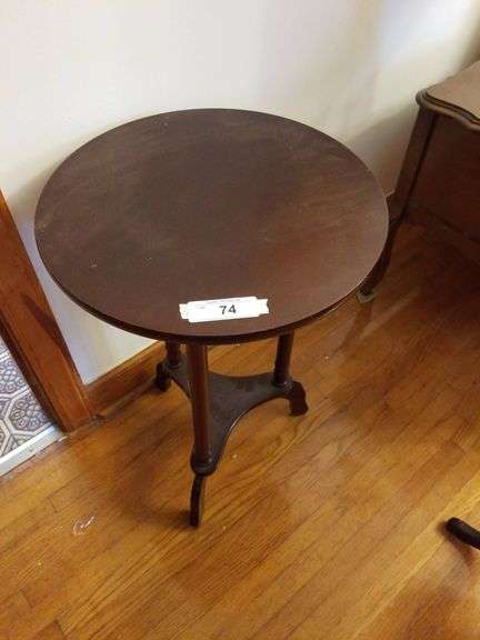 Small table - Auction Services LTD
