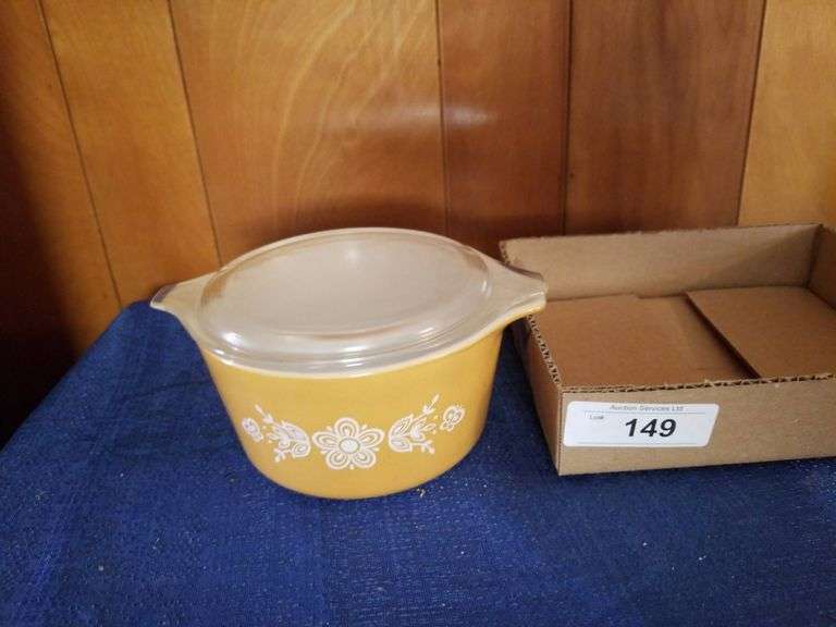 Pyrex dish - Auction Services LTD