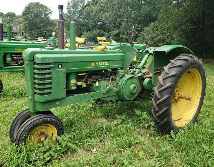 John Deere Model B tractor - Auction Services LTD