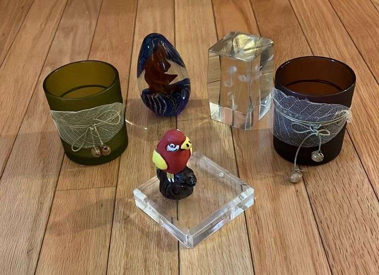 Glass items - Auction Services LTD