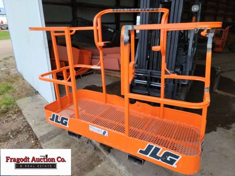 JLG Lift Basket with Forklift Mounts, 6’ x 31” - Fragodt Auction and ...