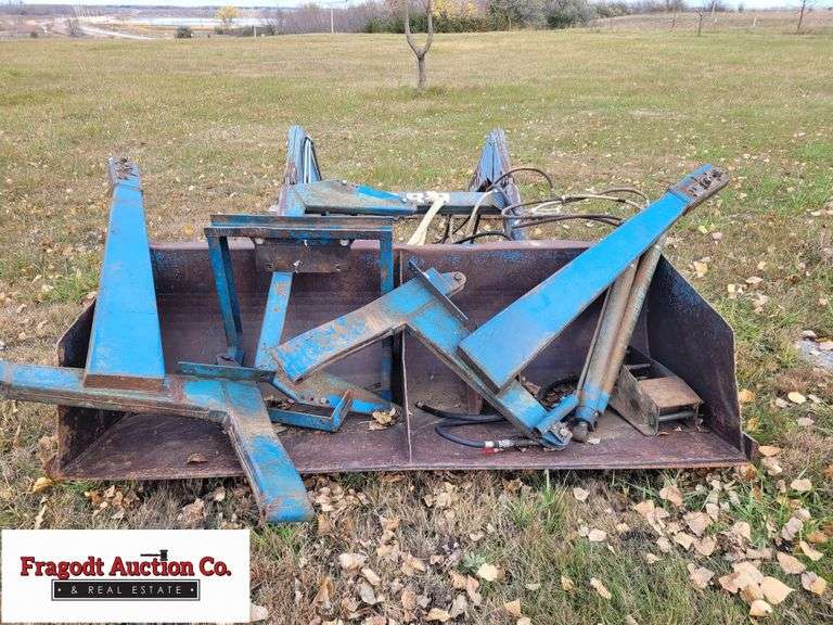 Ford Model 772 Loader off a Ford 4000, Complete with Mounting Brackets ...