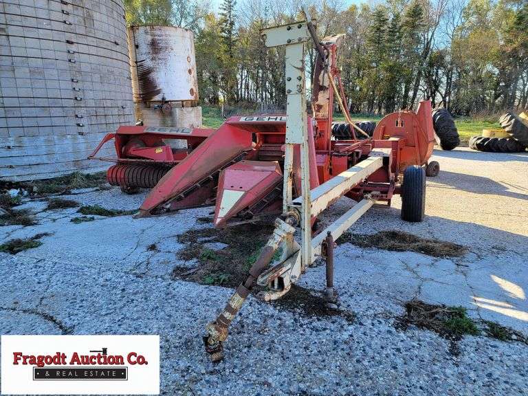 Gehl 600 Chopper with TR680 2 Row 36” Head and Hay Pickup (Off 800 ...