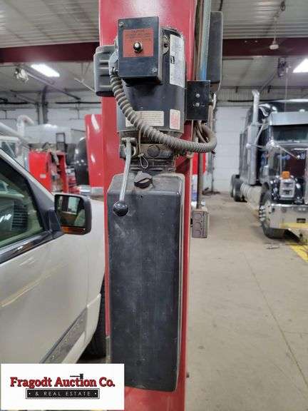 Challenger Lifts Model 39000, Automotive Lift, 9,0 - Fragodt Auction ...