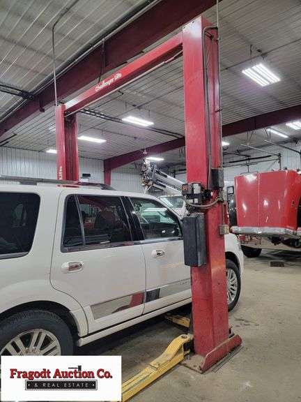 Challenger Lifts Model 39000, Automotive Lift, 9,0 - Fragodt Auction ...