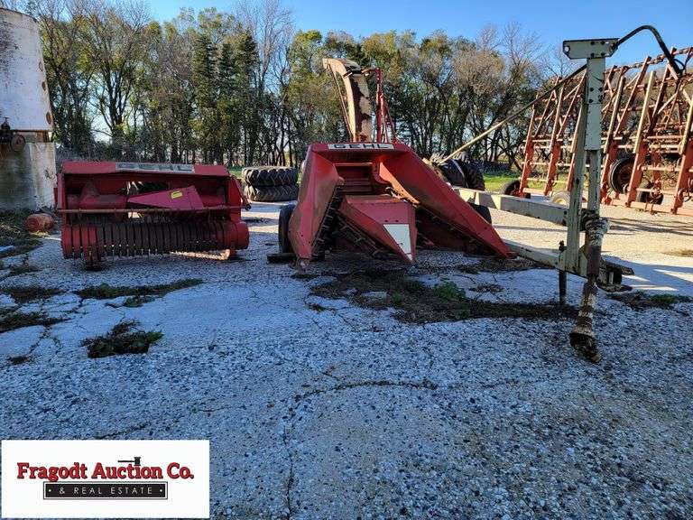 Gehl 600 Chopper with TR680 2 Row 36” Head and Hay Pickup (Off 800 ...