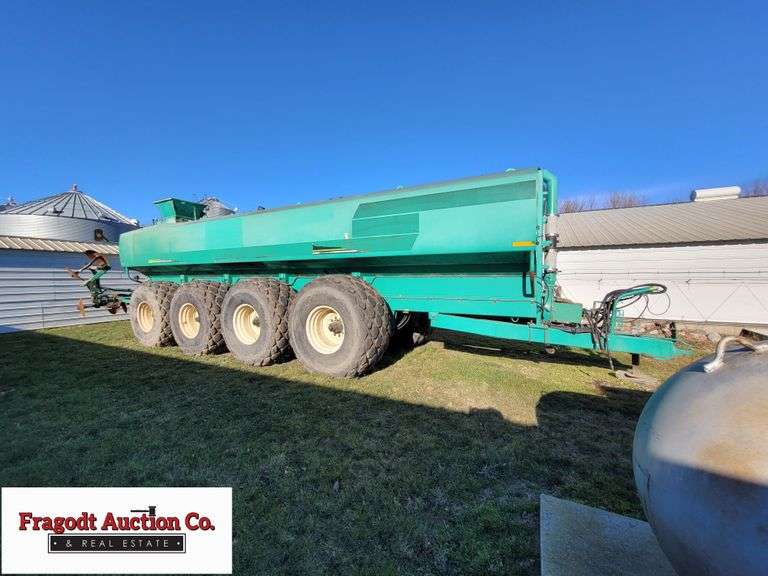 2006 Houle 9500 Gallon Manure Tank, Hydraulic Drive, 28LR26 Tires, 6 ...