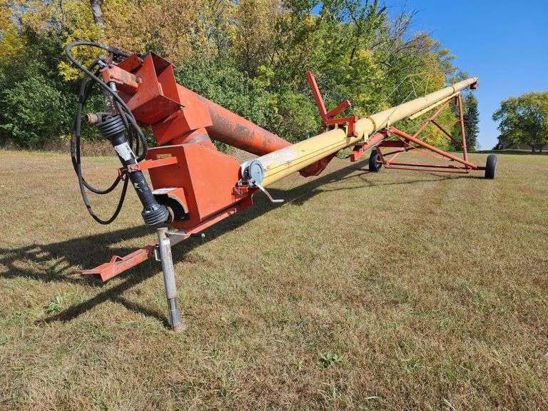 Westfield WR-100 Auger with Swing Hopper, 10” x 61’, Hydraulic Lift ...