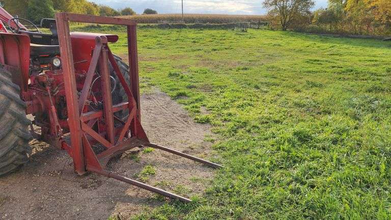 3pt Bale Mover that also has Hydraulic Lift, Factory Made by Lindsey ...
