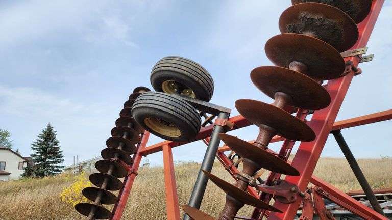 International Model 490 Tandem Disk, Tandem Wheels, 32’, Fold Up Wings ...