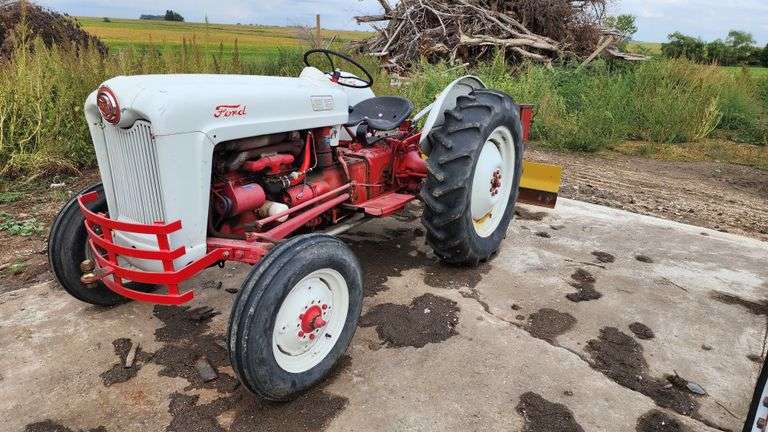 1953 Ford Jubilee 2wd Tractor, 12.4x28 Rears, 5:50x16 Fronts, Live PTO ...