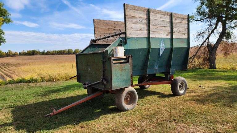 Lorenz Silage Box, Front Unload on Bradford 8 Ton Running Gear, 6 Bolt ...