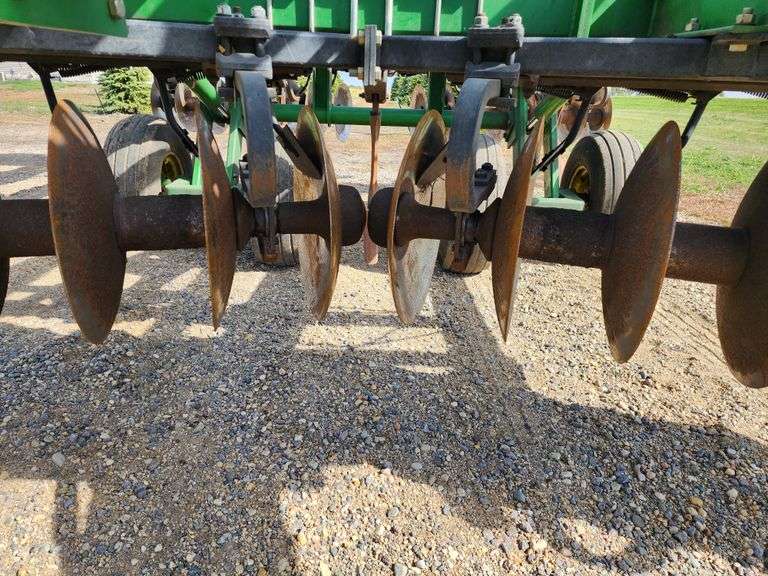 2013 John Deere 512 Disk Ripper, 9 Shank, 22’6”, 9.5L-15 Front Gauge ...